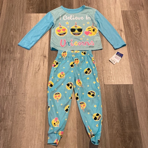 Emoji | Pajamas | Emoji Girls Blue Flame Resistant 2 Piece Pajama Set ...